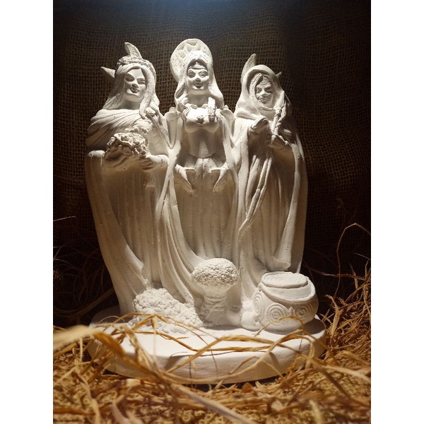 Estátuas Wicca Deusa Tríplice - Gaia - Lua em Gesso | Shopee Brasil