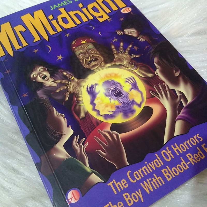 Livro em Ingles Mr Midnight The Carnival of Horrors The Boy Whith Blood ...