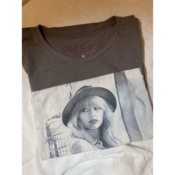 Camiseta Oficial Taylor Swift - Merchan RED | Shopee Brasil Camiseta Oficial Taylor Swift - Merchan RED | Shopee Brasil