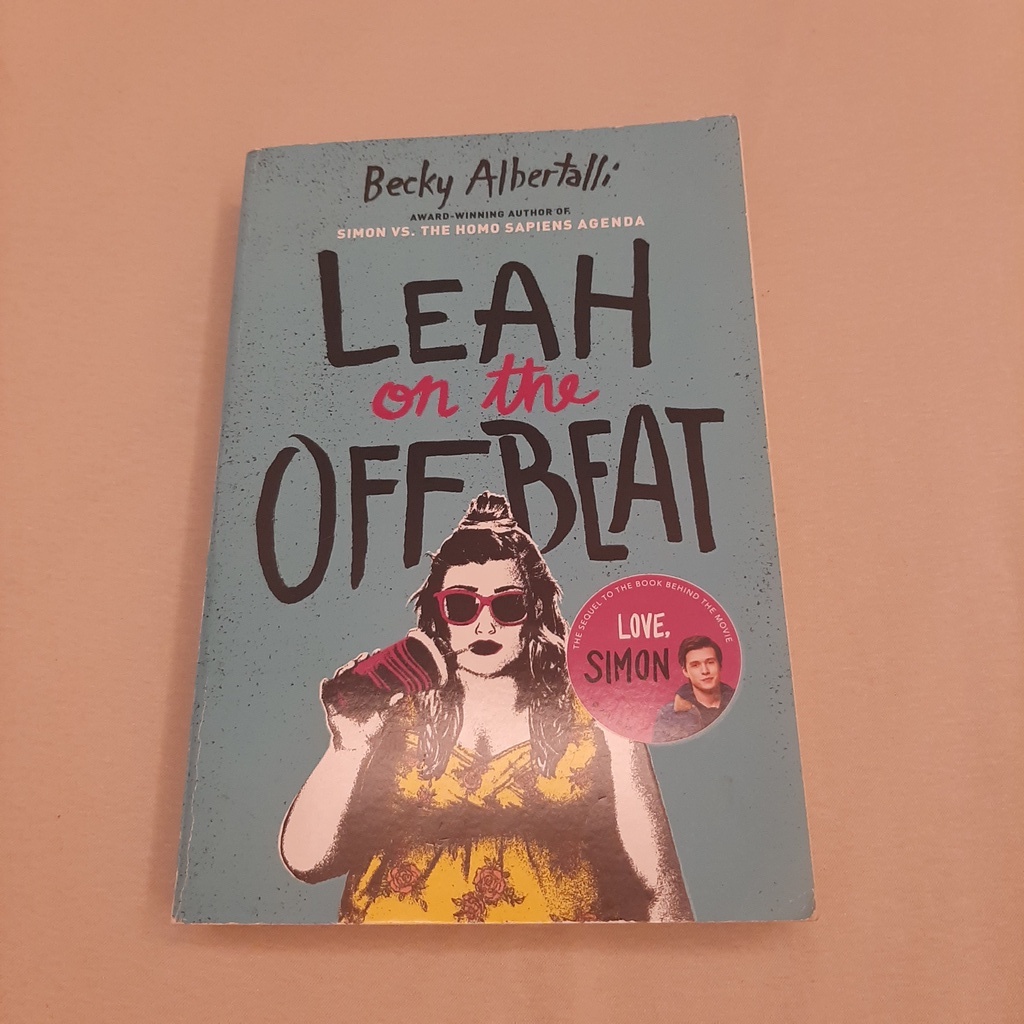 Leah On The Offbeat, Becky Albertalli (edição em inglês) | Shopee Brasil