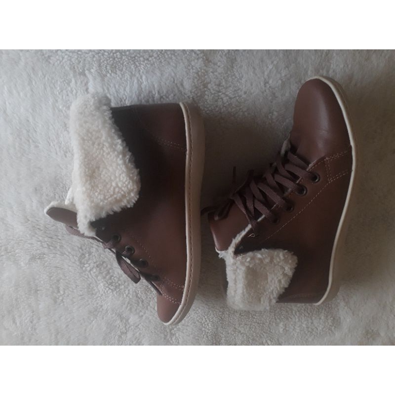 botinha forrada inteira. | Shopee Brasil