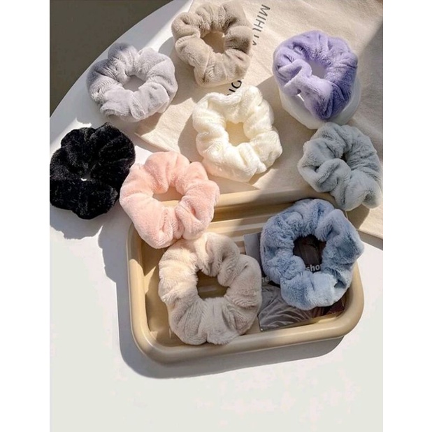 Scrunchie Veludo Pelúcia Diversas Cores UNITÁRIO | Shopee Brasil