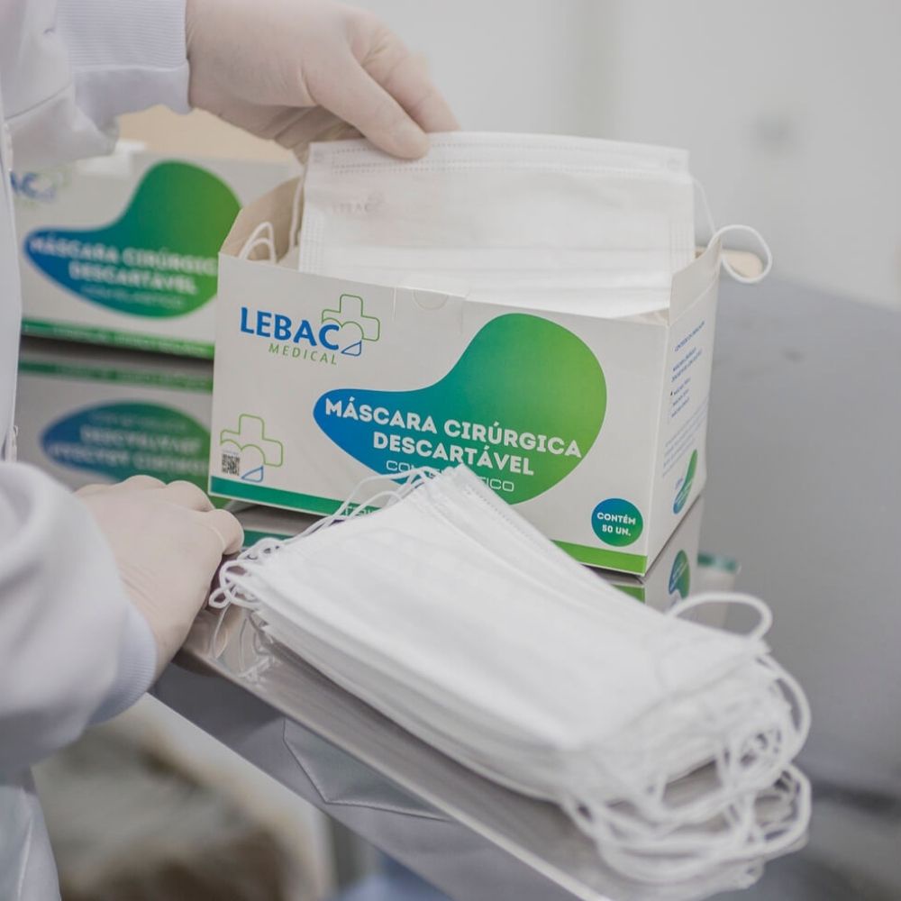 Máscara Cirúrgica Tripla Descartável Lebac 50un Proteção com Clip Nasal ...