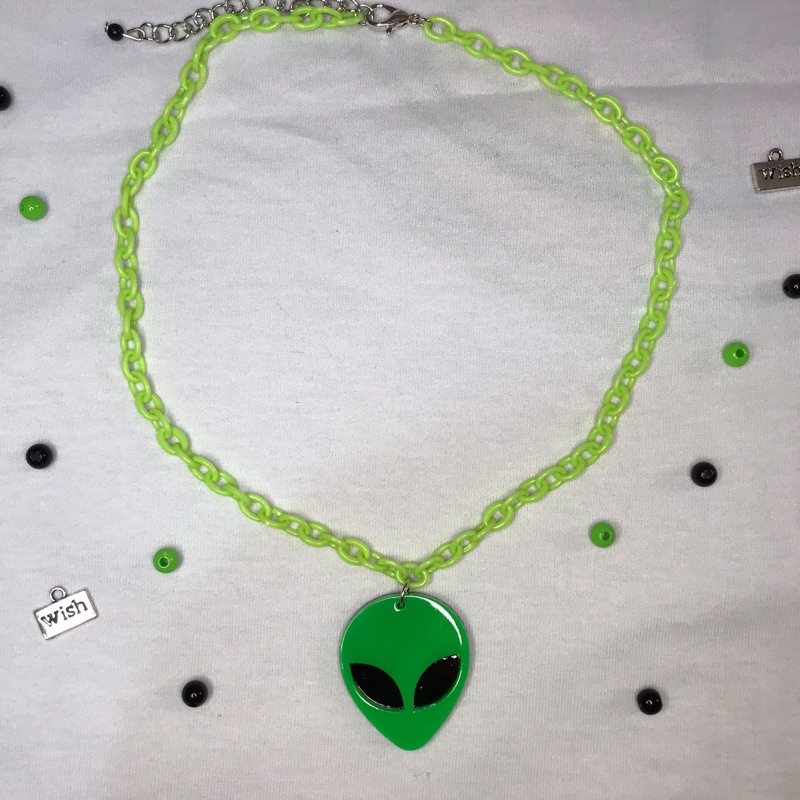 Colar Alien | aesthetic | y2k | | Shopee Brasil
