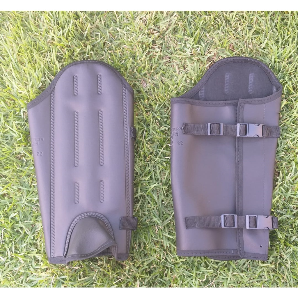 Par de Perneira Couro Ecologico Preto Resistente Animais Peçonhentos ...