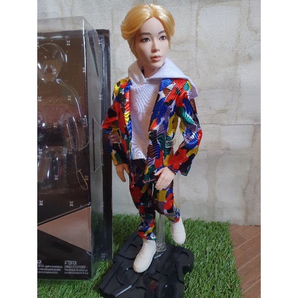 BONECO JIN BTS | Shopee Brasil