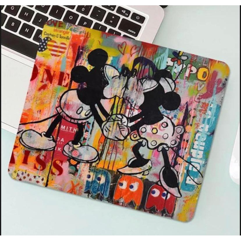 Mousepad Mickey e Minnie se beijando beijo Disney 22x18 cm | Shopee Brasil