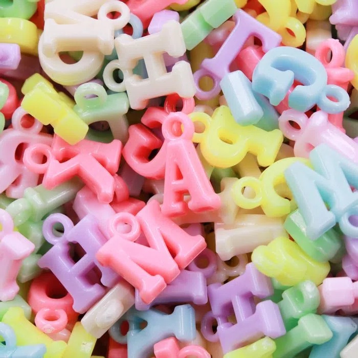 Pingente Letra Candy Leitoso 14x10mm Em Acrilico 20g | Shopee Brasil