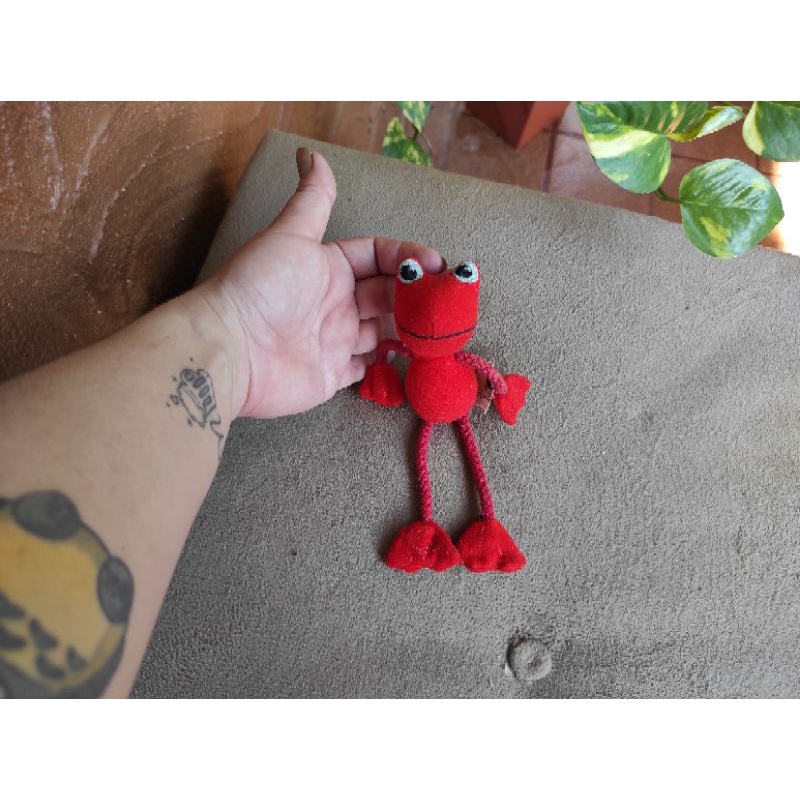 sapinho pelúcia vermelho 10cm | Shopee Brasil