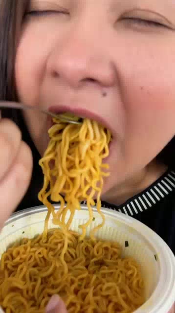 macarrão UFO NISSIN kit C/10 UFO sabor GALINHA CAIPIRA instantâneo ...