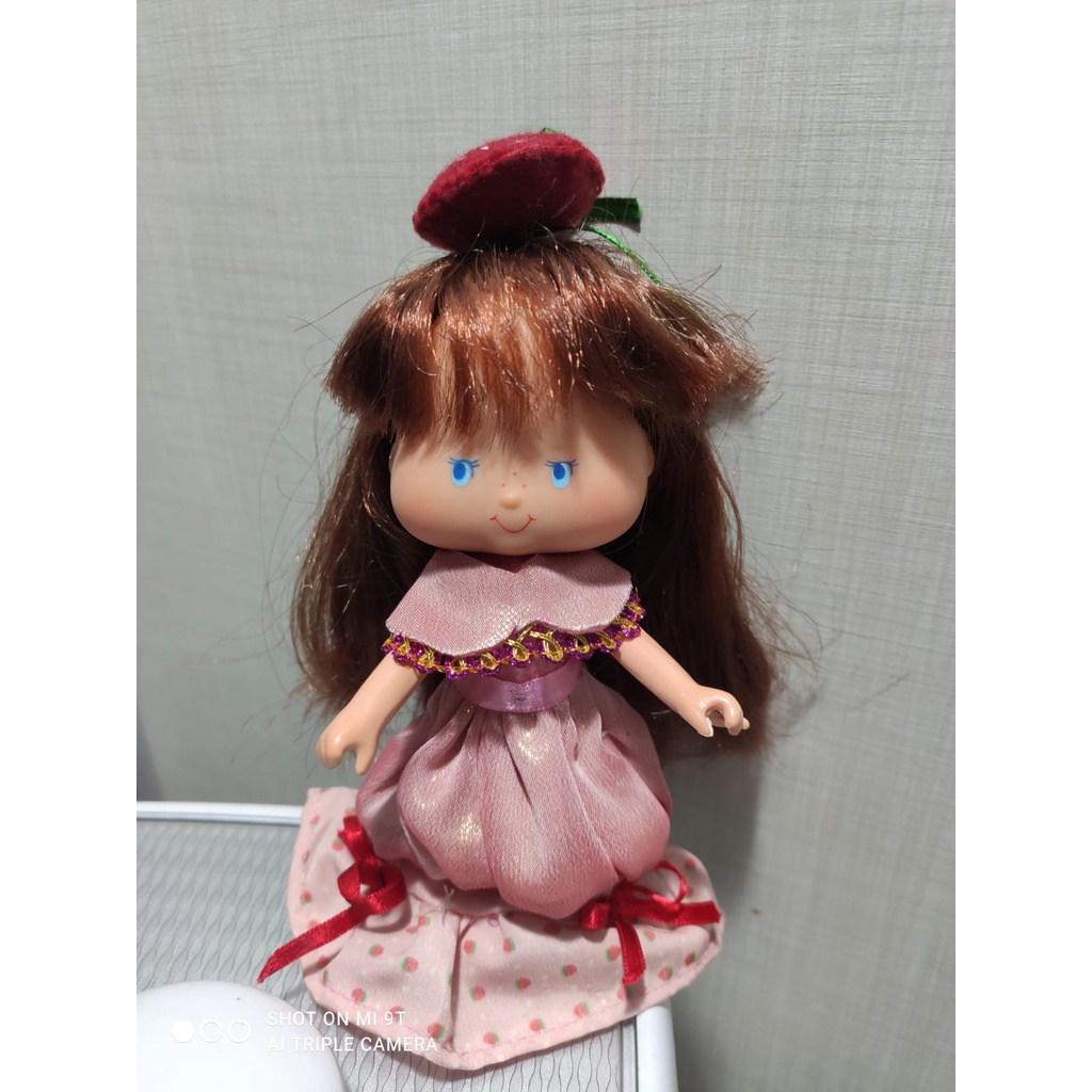 Boneca Moranguinho anos 80 | Shopee Brasil