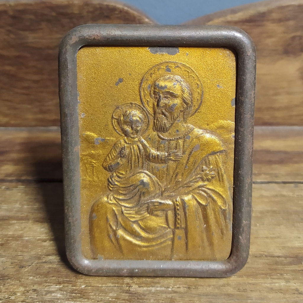 Pequena placa em metal com Santo representado | Shopee Brasil