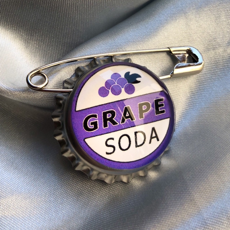 Broche Grape Soda - Up Altas Aventuras | Disney Pixar Ellie Badge ...