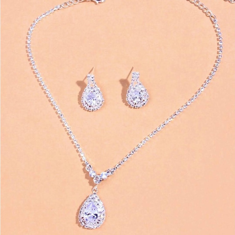 Conjunto colar e brincos gota prata. Ideal para eventos com formaturas ...