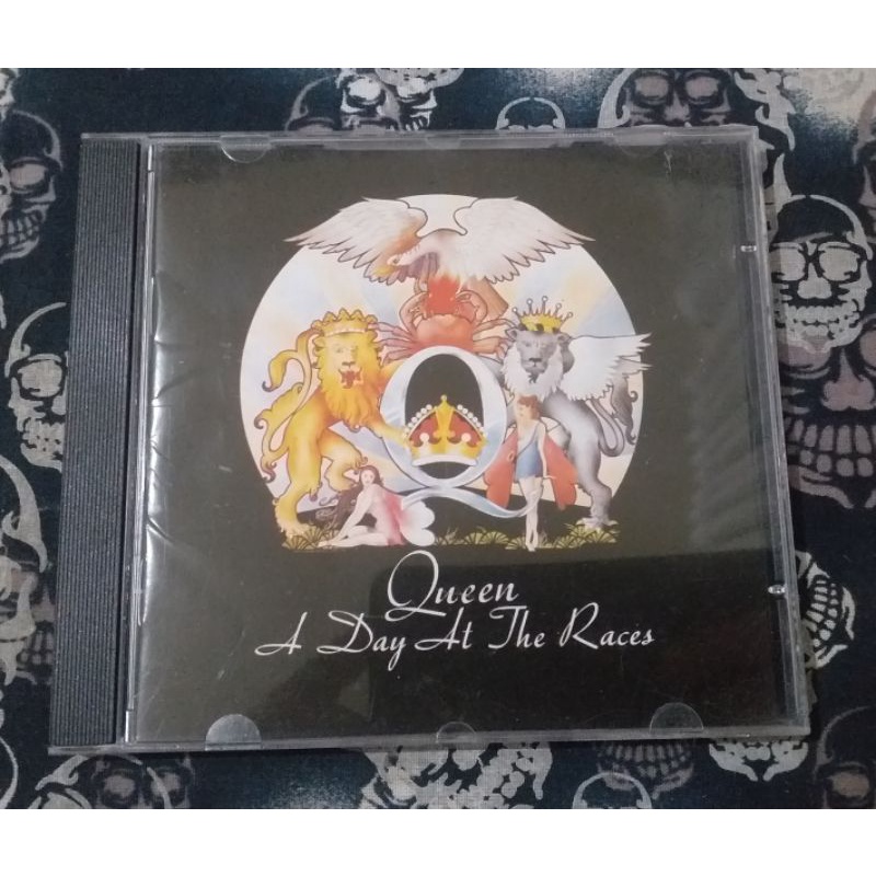 CD QUEEN - A DAY AT THE RACES | Shopee Brasil