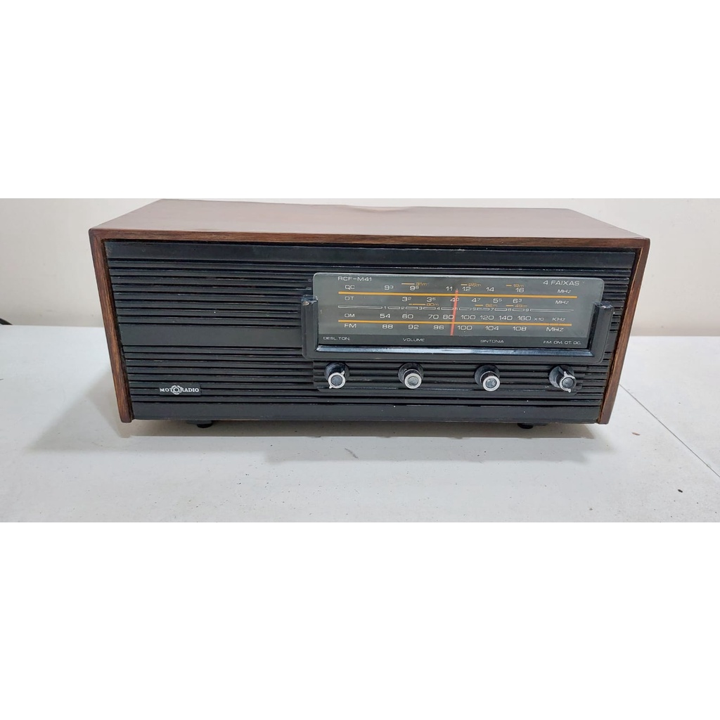 Radio Antigo Motoradio Madeira Modelo Rcf-m41 - Raridade!!! Com Fm ...