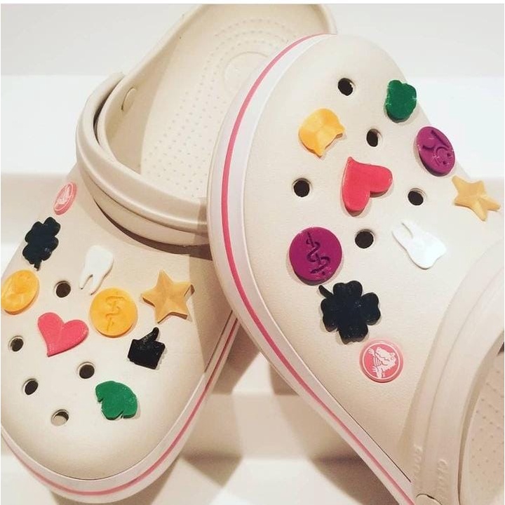 PINS PARA CROCS OU SIMILAR A CROCS (KIT C/ 6 UNIDADES) | Shopee Brasil