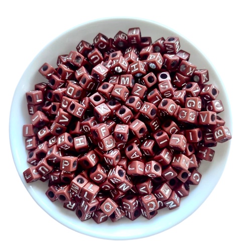 200 Unidades de Miçanga Entremeio Letras Quadradas Alfabeto Marrom ...