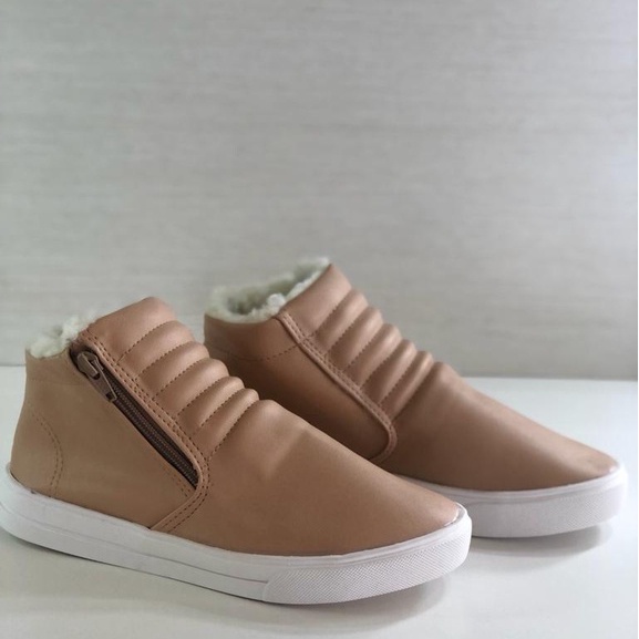 Bota Feminina com pelo Forrada Tênis Botinha Cano Baixo Inverno Moda ...