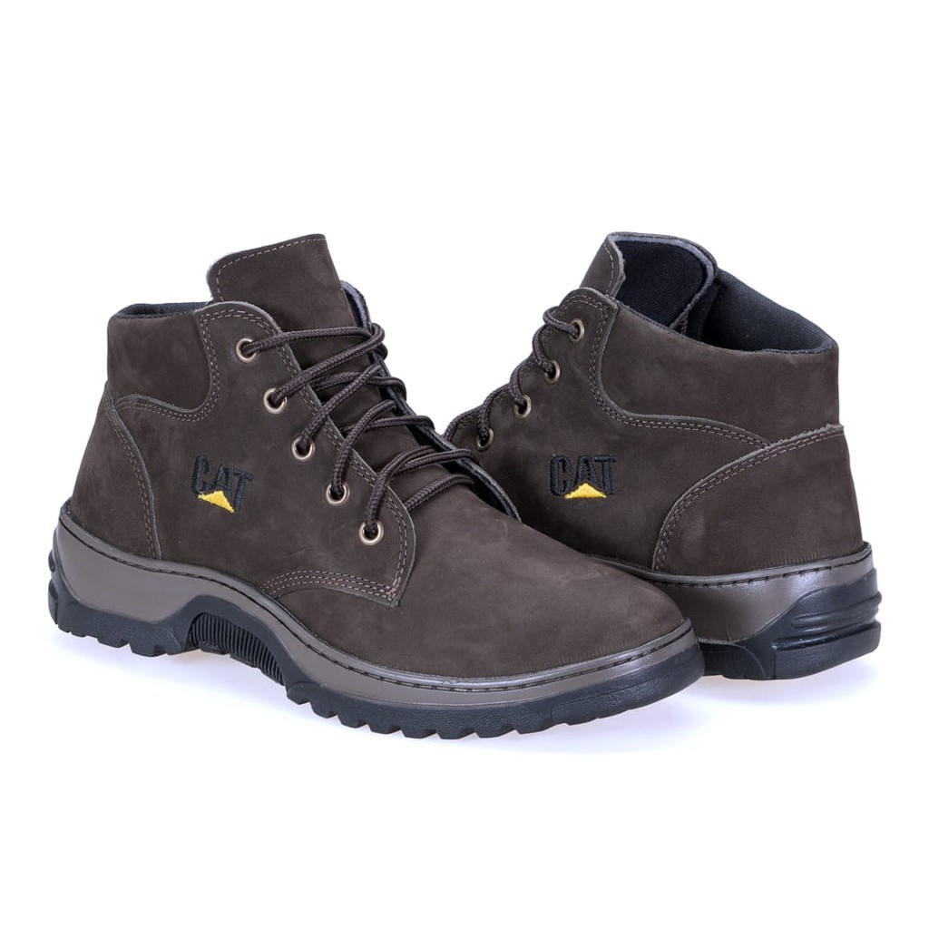 Bota CAT - Couro - Nobuck | Shopee Brasil