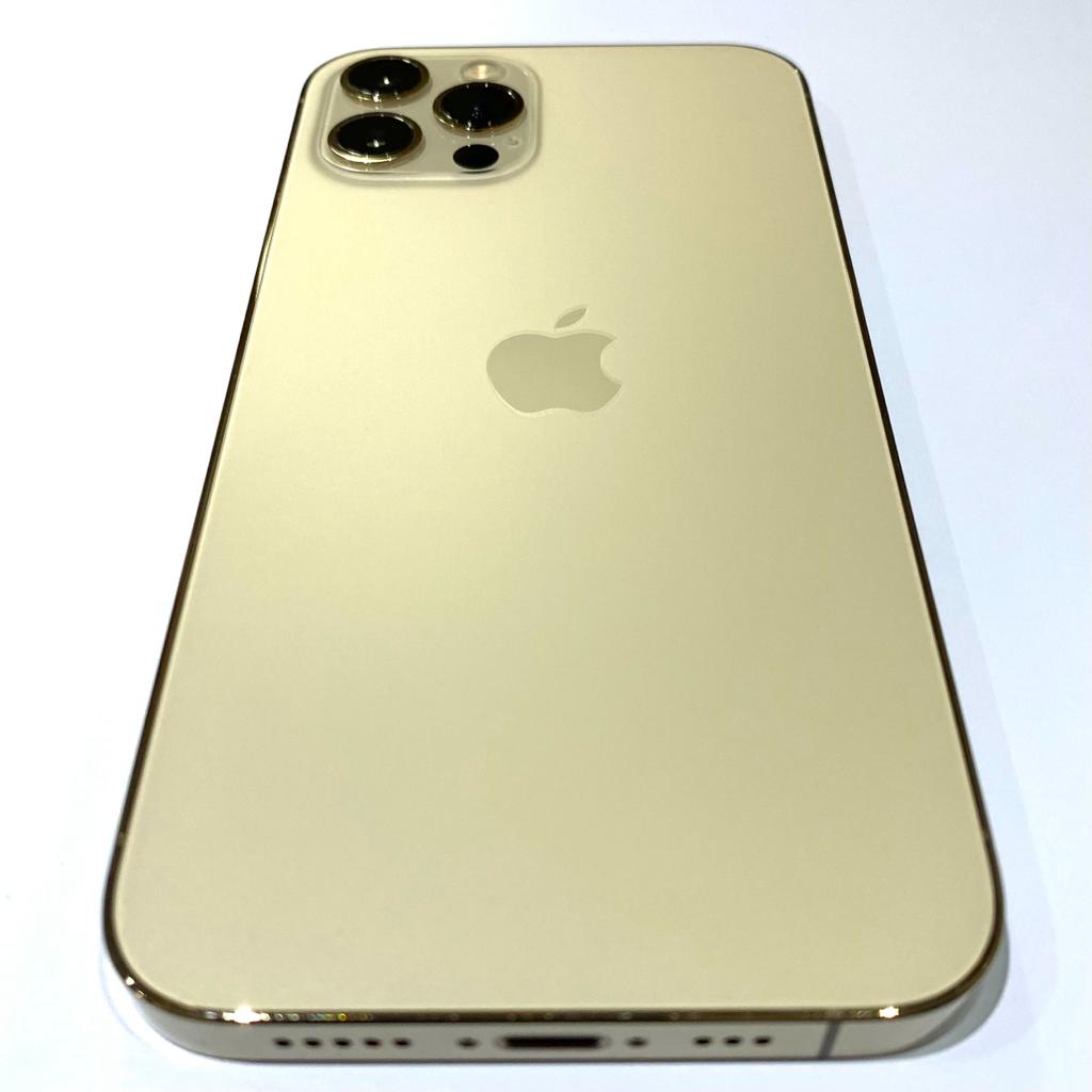 IPhone 12 Pro 128GB. Seminovo, saúde da bateria de 80% a 100%. Várias ...