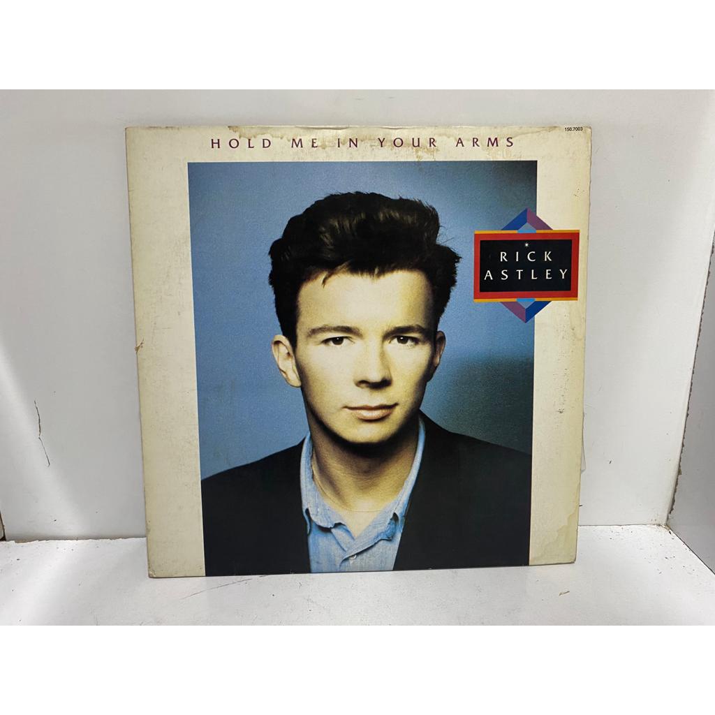 LP Rick Astley – Hold Me In Your Arms | Shopee Brasil