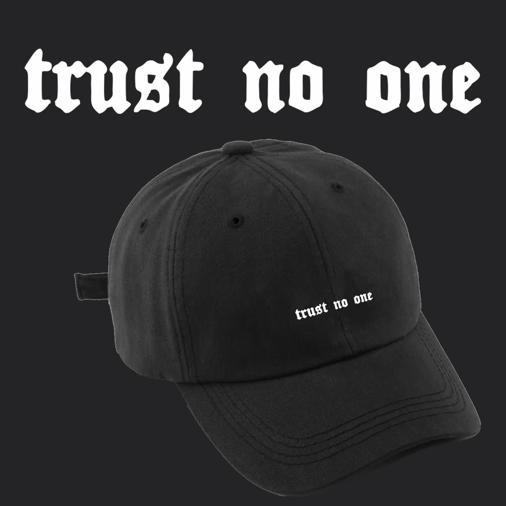 Boné Masculino Escrita Swag "Trust no one" Branco Letras Estilo Gothic ...