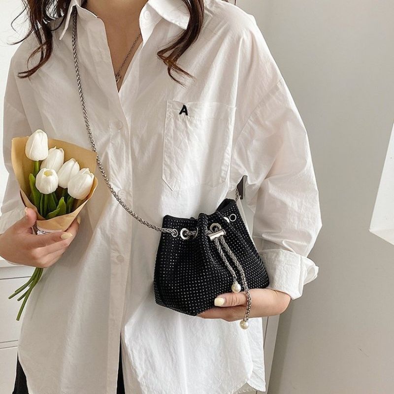 Bolsa feminina de brilho festa saquinho com taxinha Y4324 | Shopee Brasil