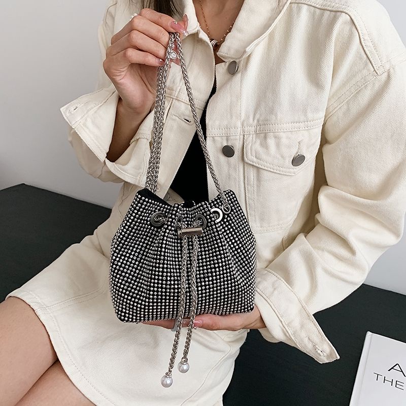 Bolsa feminina de brilho festa saquinho com taxinha Y4324 | Shopee Brasil