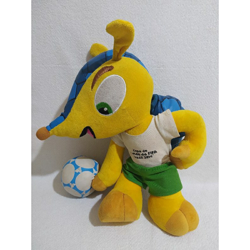 mascote gigante fuleco da copa do mundo de 2014 45 cm | Shopee Brasil