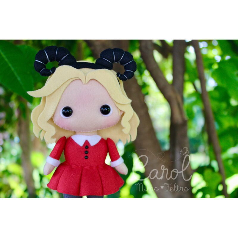 Sabrina em feltro/ O mundo sombrio de Sabrina Netflix | Shopee Brasil