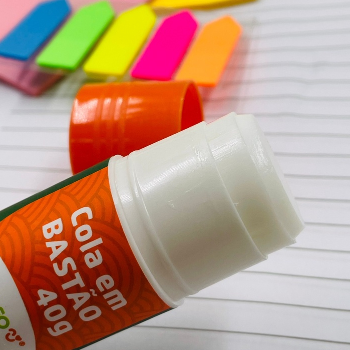 OFERTA Cola Colas Bastão 40g Leo&Leo Feito Com PVC, glicerina, água e ...