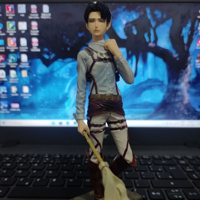 Figure Levi Ackerman cleaning DXF Banpresto | Shopee Brasil