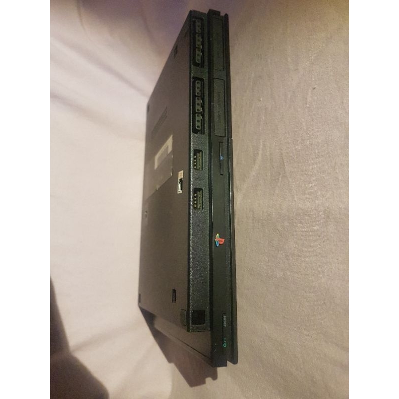 Playstation 2 slim. Não liga. Só o console. Falta uns parafusos ...