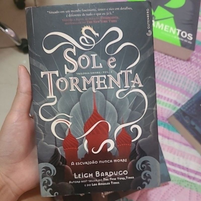 LIVRO SOL E TORMENTA-TORMENTA-LEIGH BARDUGO | Shopee Brasil
