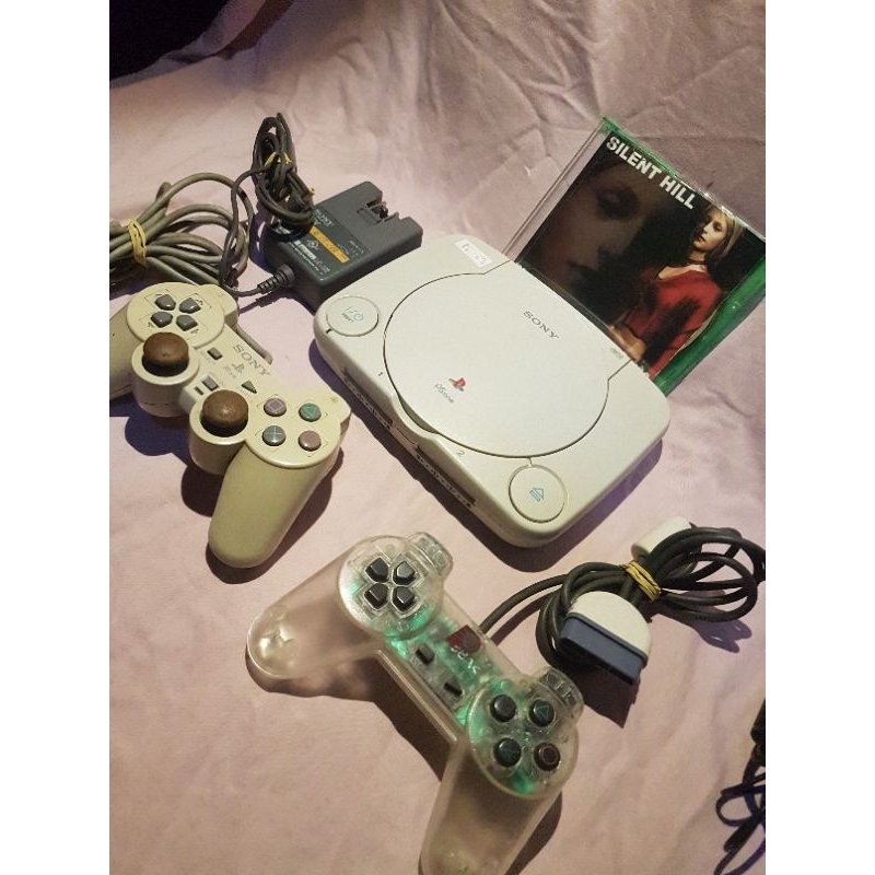 Psone Playstation one completo. Dois controles ( o de vibrar não vibrou. Não sei se foi o jogo ...