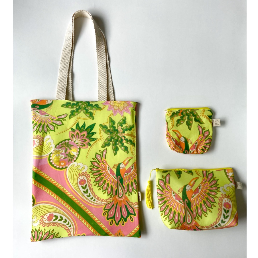 Kit Verão - Estampa Original Farm 16 (Ecobag, Necessaire Média e Mini Necessaire) | Shopee Brasil