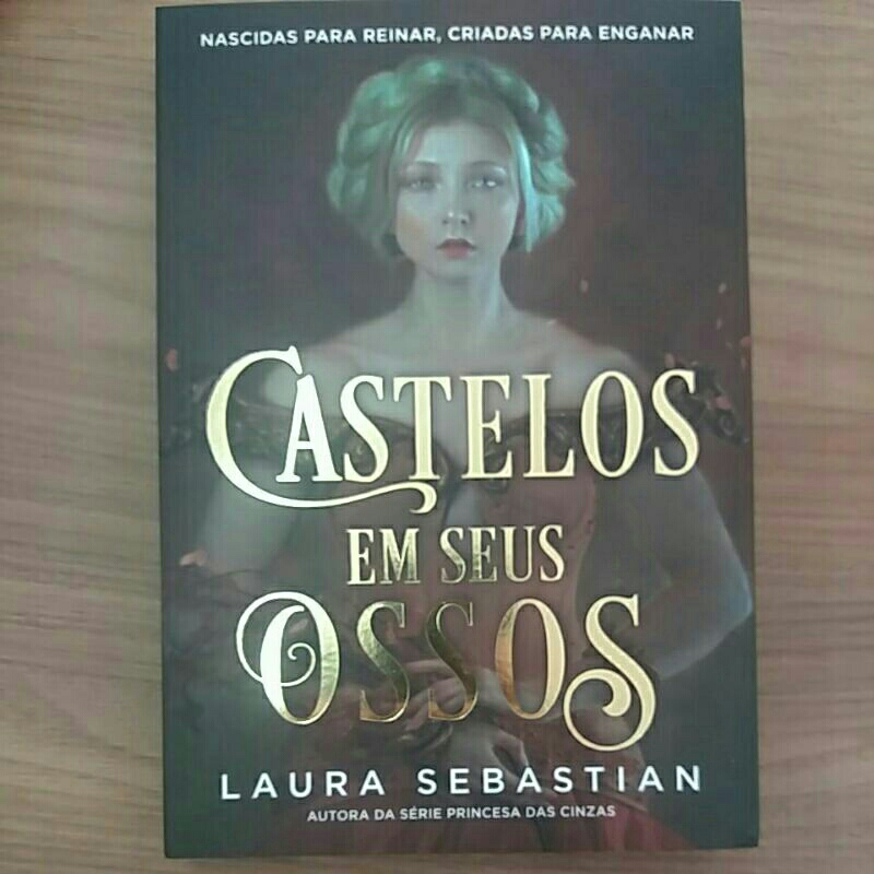 Livro Castelo em seus ossos Laura Sebastian | Shopee Brasil