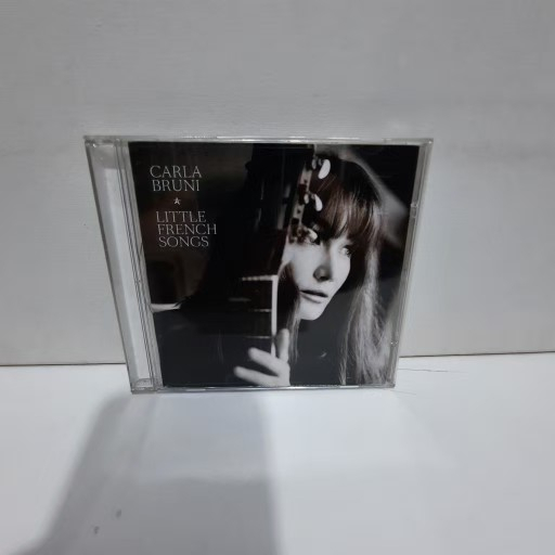 CD Carla Bruni/ Little French Songs | Shopee Brasil