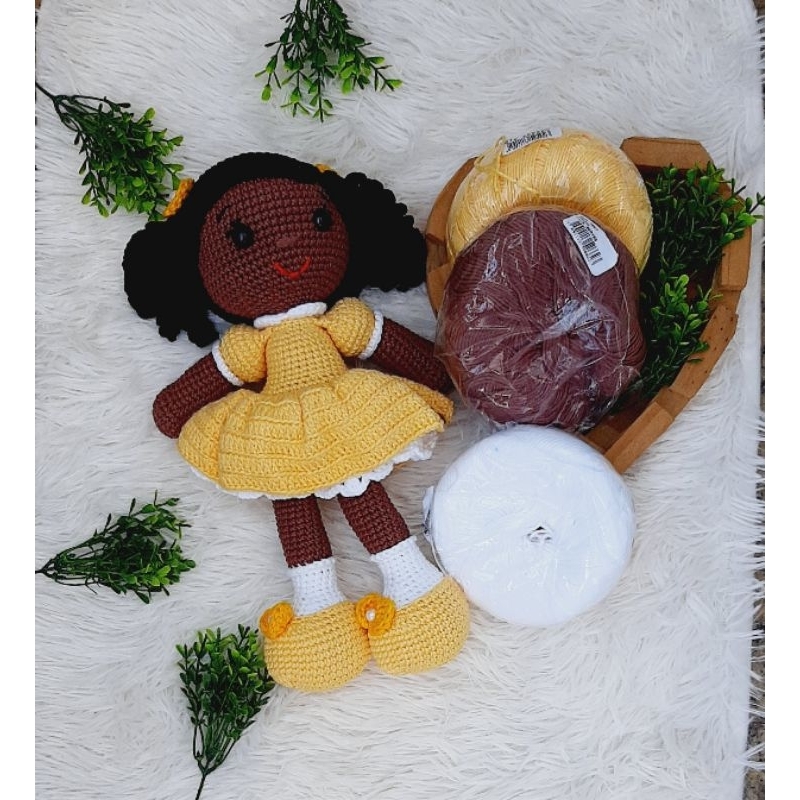 Boneca amigurumi Maria Negra | Shopee Brasil
