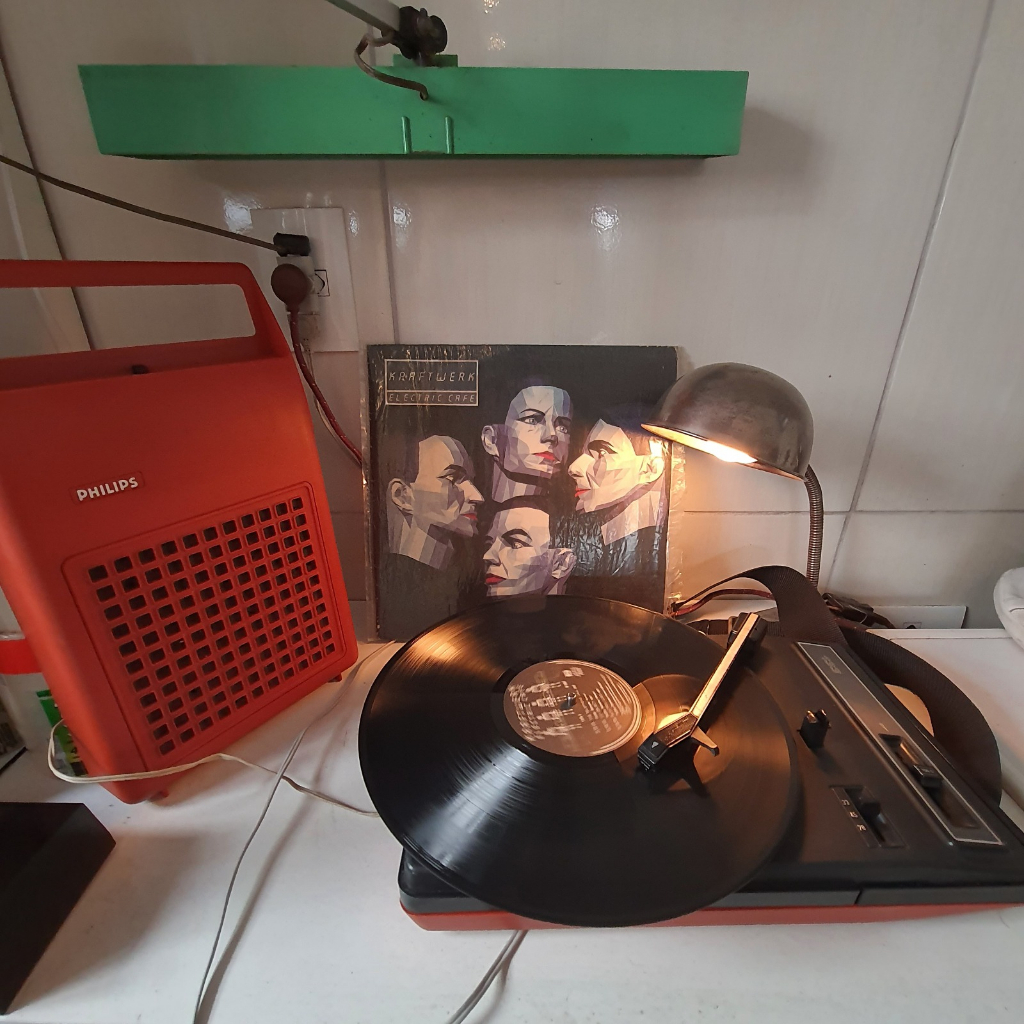 Vitrola Phillips Modelo 133 Vermelha revisada | Shopee Brasil