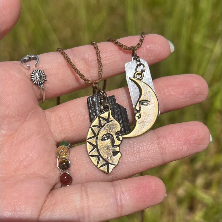 Kit 2 Colares Sol e Lua com Selenita e Turmalina | Shopee Brasil