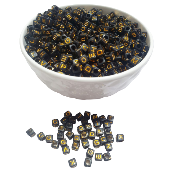 Miçanga Entremeio Letras Quadradas Alfabeto Preto Com Dourado 6mm ...