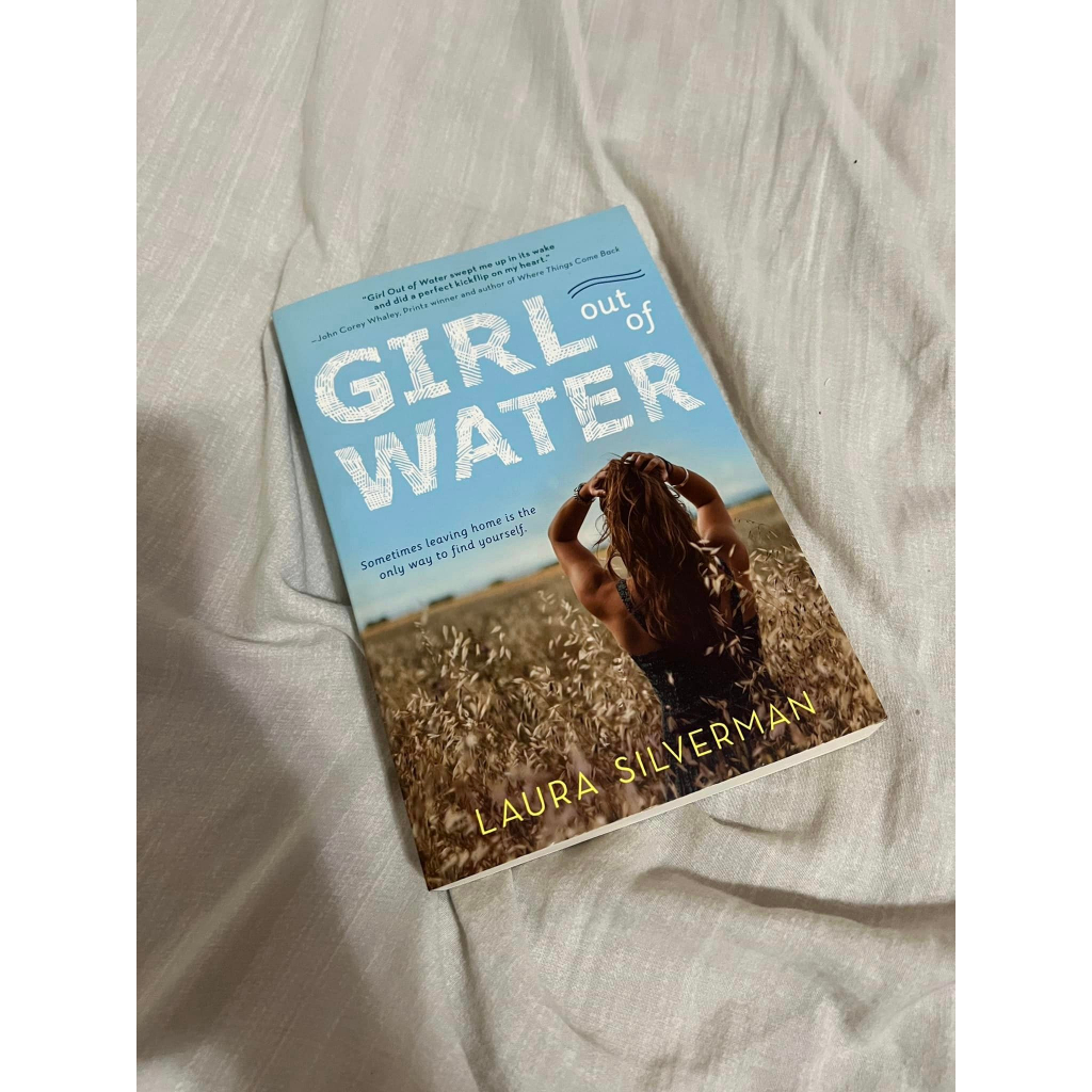 Livro novo em inglês Girl out of water (LEIA A DESCRIÇÃO) | Shopee Brasil