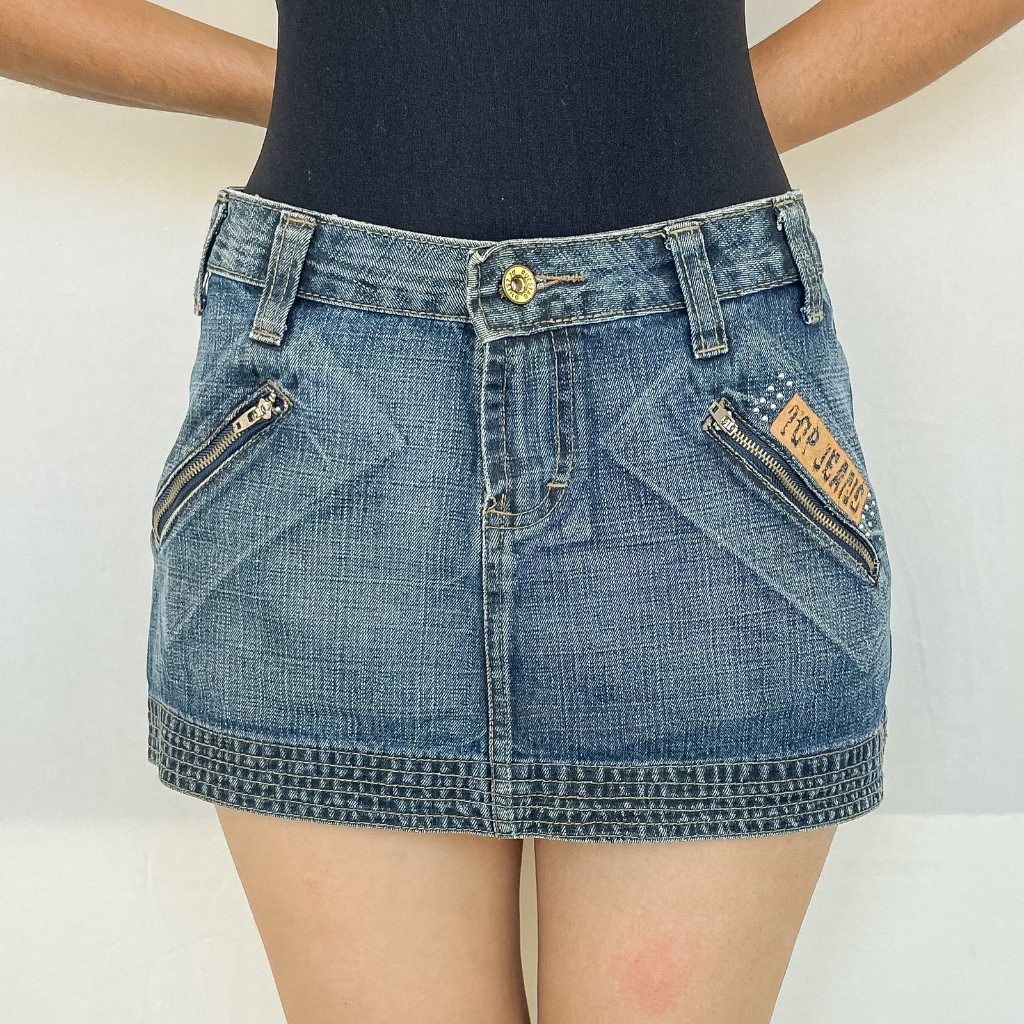 mini saia jeans cintura baixa anos 2000 /preppy/ old money/ Vintage ...