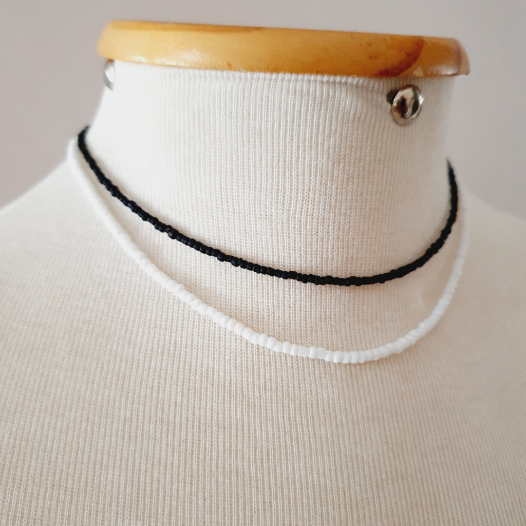 Combo colar preto e branco | Shopee Brasil