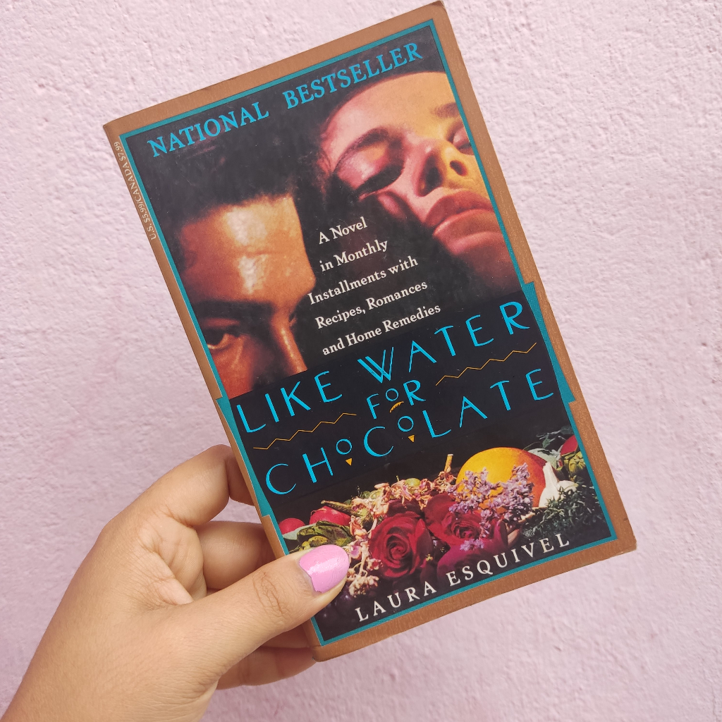 Livro Like water for chocolate - Laura Esquivel | Shopee Brasil