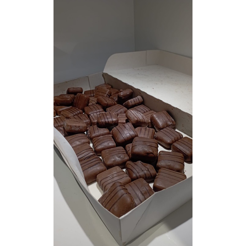 Caixa Branca Cacau Show Sabor Brownie 750g - Corre Que Ta Baratinho