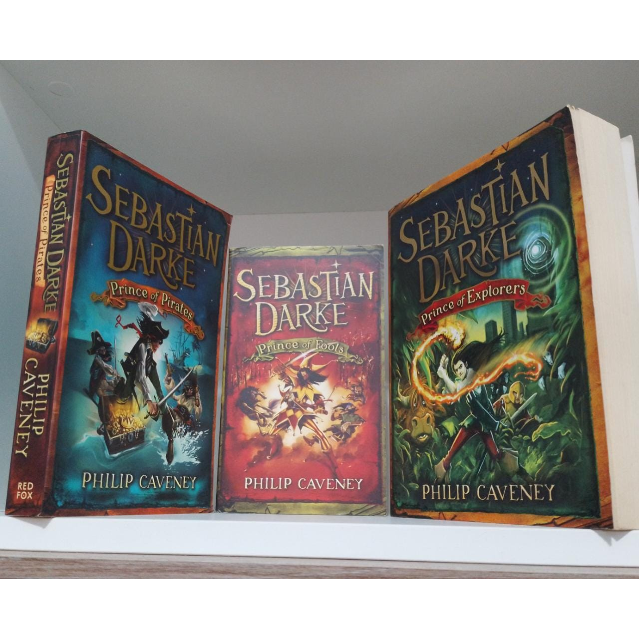 Livro Trilogia Sebastian Darke Prince Of Fools Explorers Pirates Philpi ...