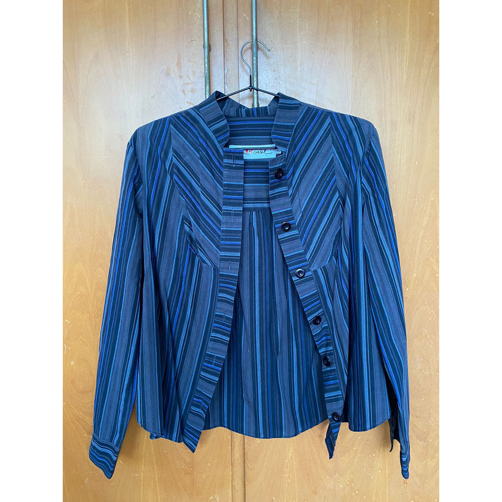 Camisa feminina riscada azul cinza preta gola padre com pala redonda ...
